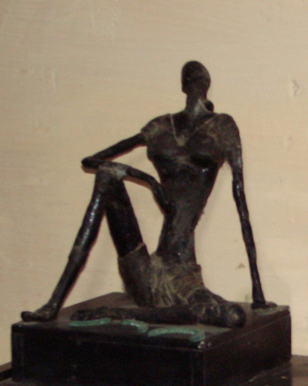Lady (Abstract Contemporary Sitting Female Indoor statue) – ArtParkS
