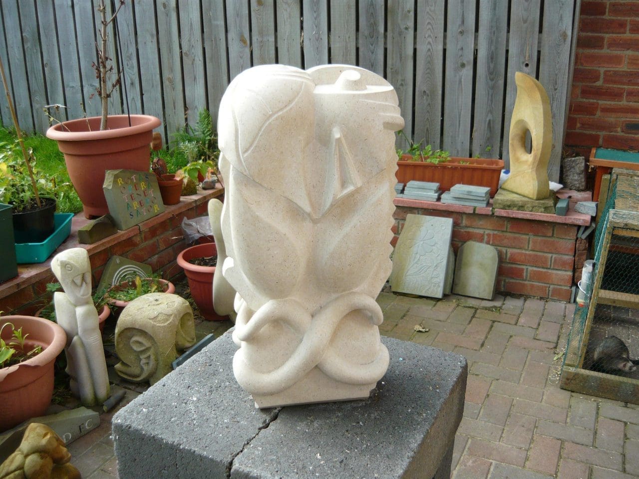 janus head statue