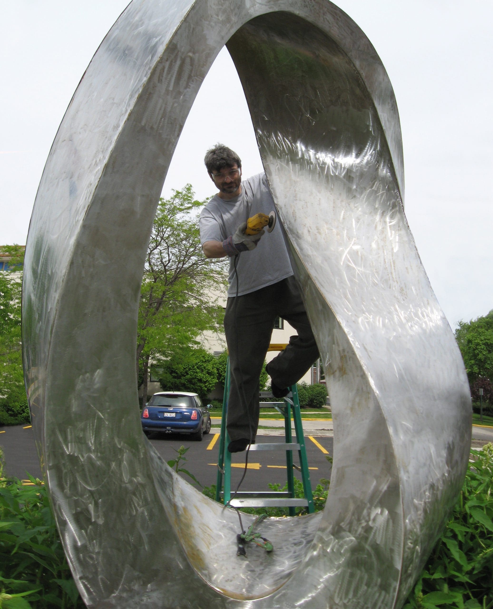Double Mobius Strip (stainless Steel Contemporary statue) – ArtParkS
