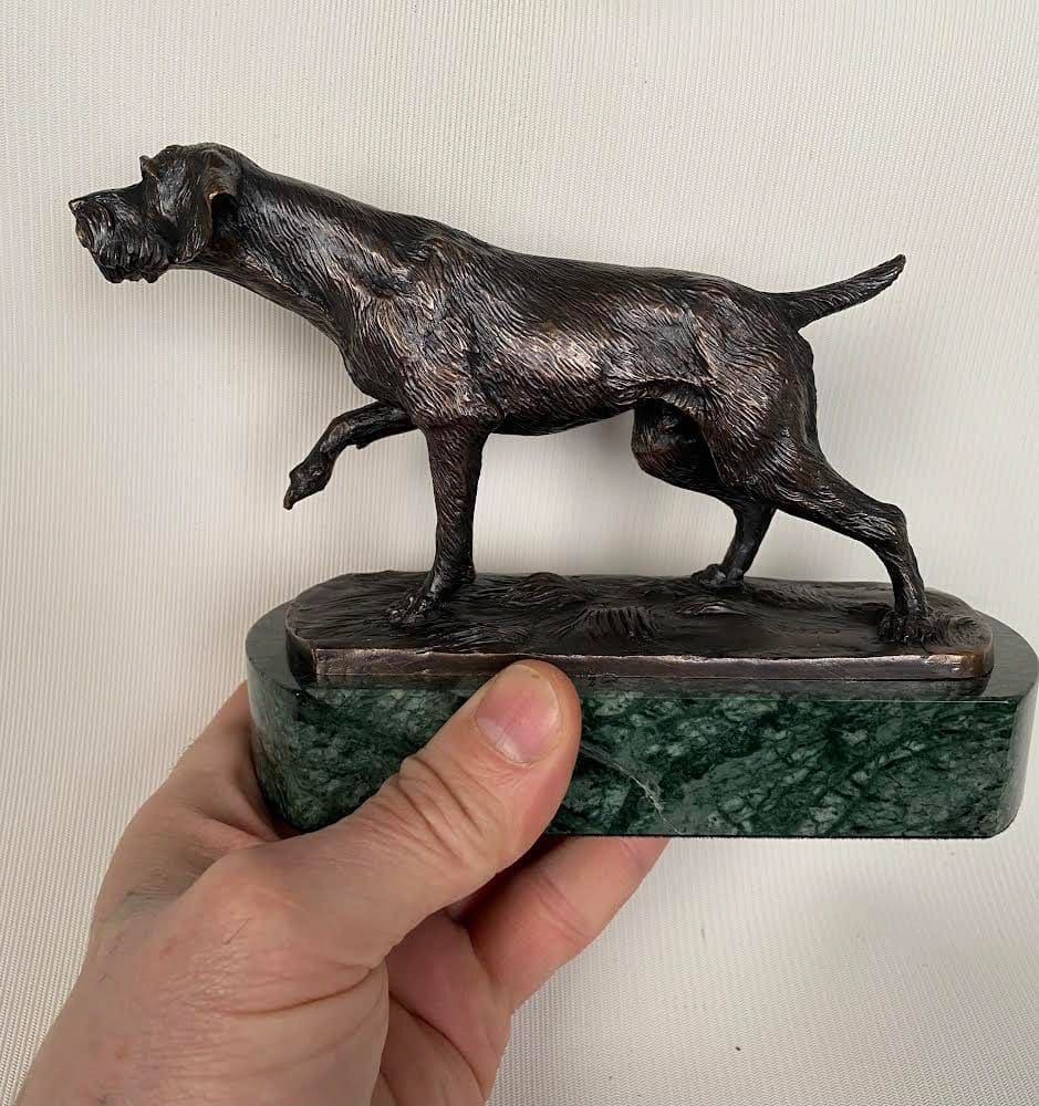 german pointer figurine